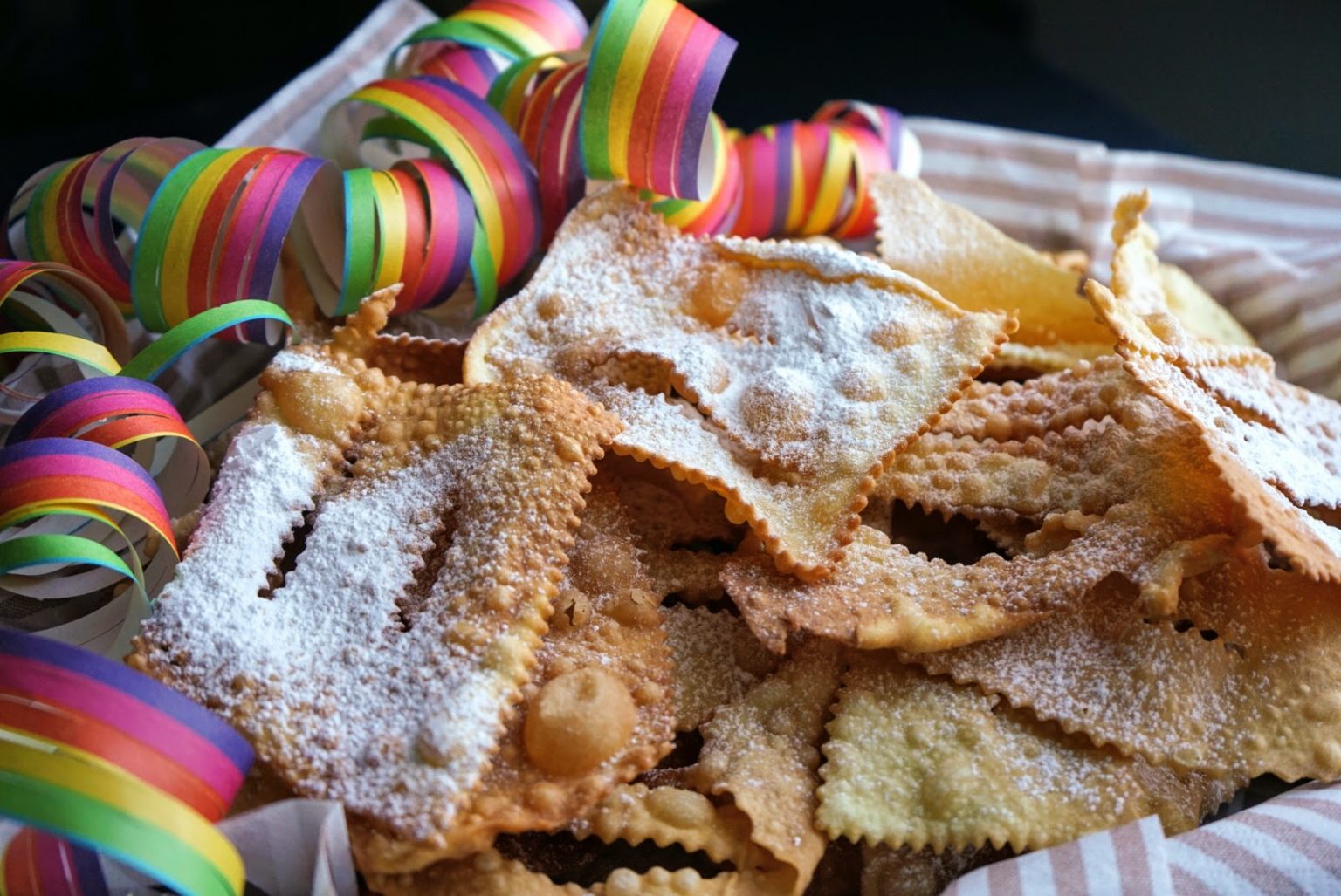 Carnival fritters - Crostoli - Chiacchiere - Adocchio Carnival fritters - Crostoli - Chiacchiere - Adocchio